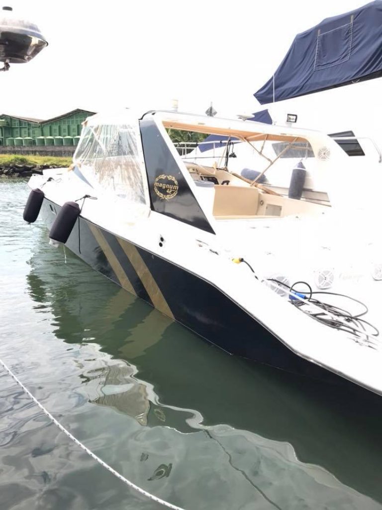 Interior Lancha Offshore Magnum 42 - Younique Visual